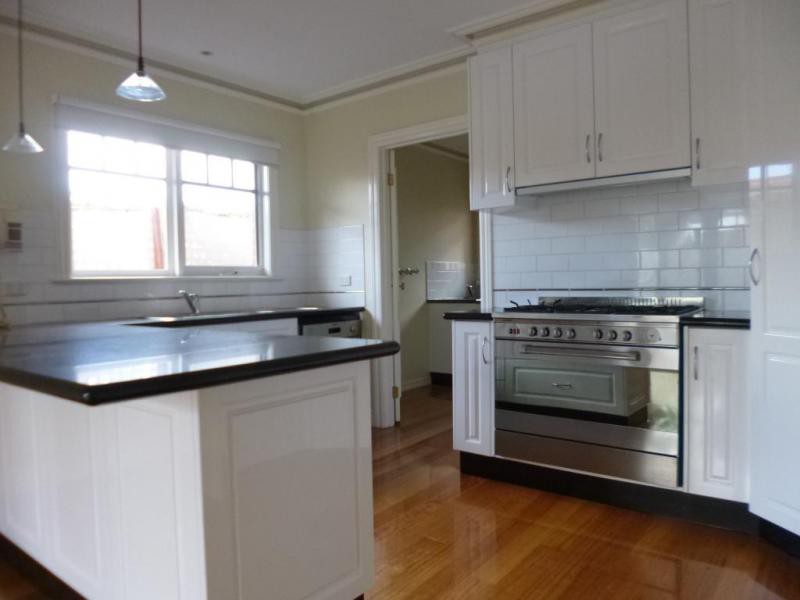 17A Woolley Street, Essendon, VIC 3040 - Leased