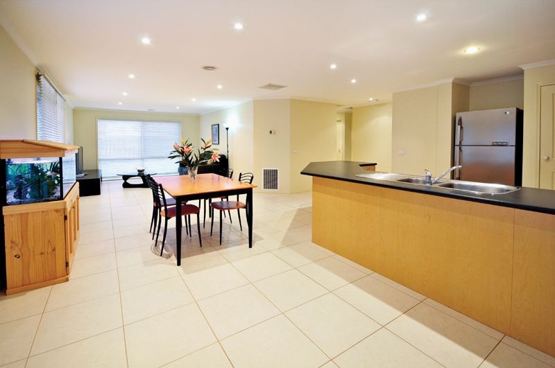 8 Dorcas Lane, Taylors Hill, VIC 3037 - Leased