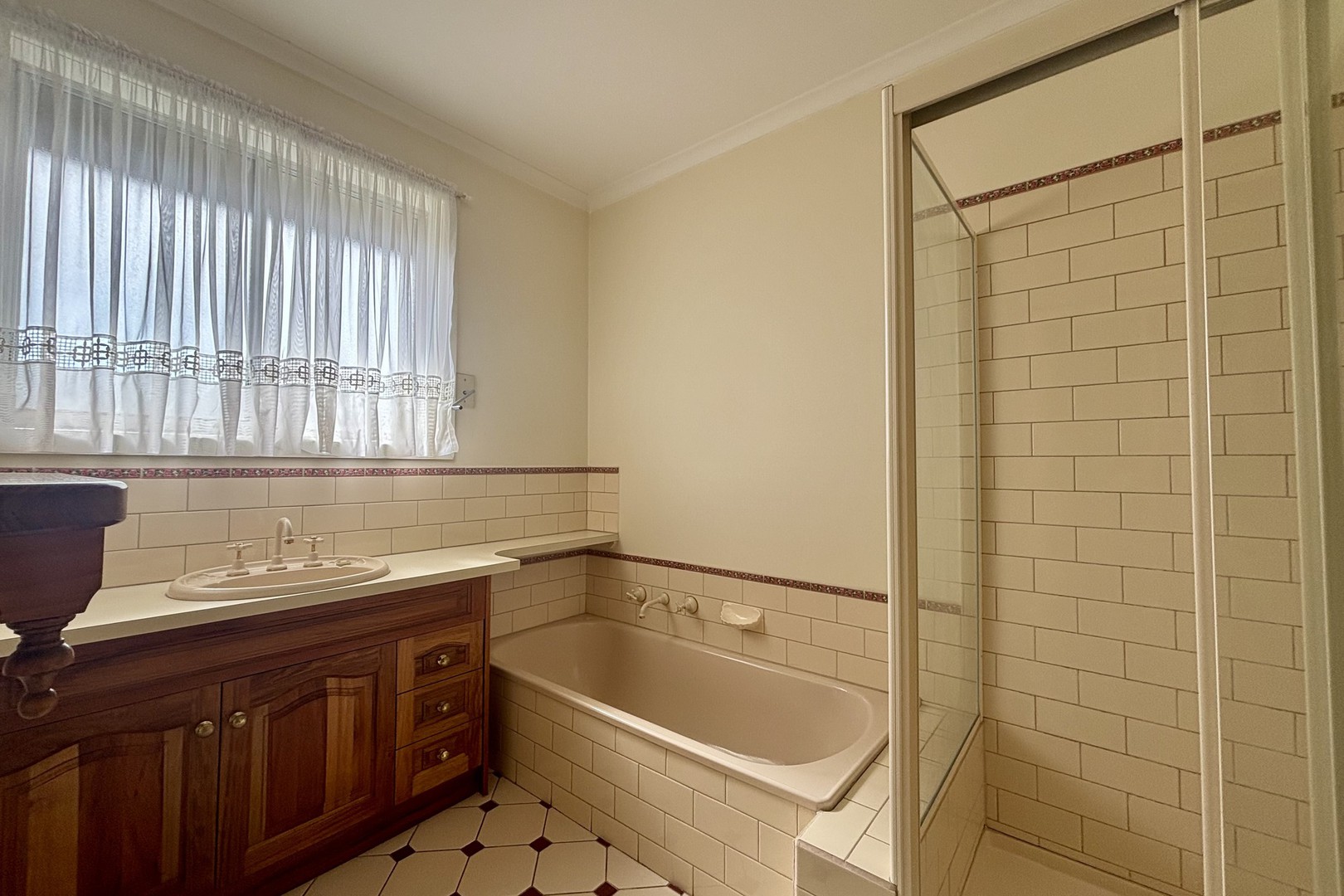 18 Hamilton Court, Lalor, VIC 3075 - Leased