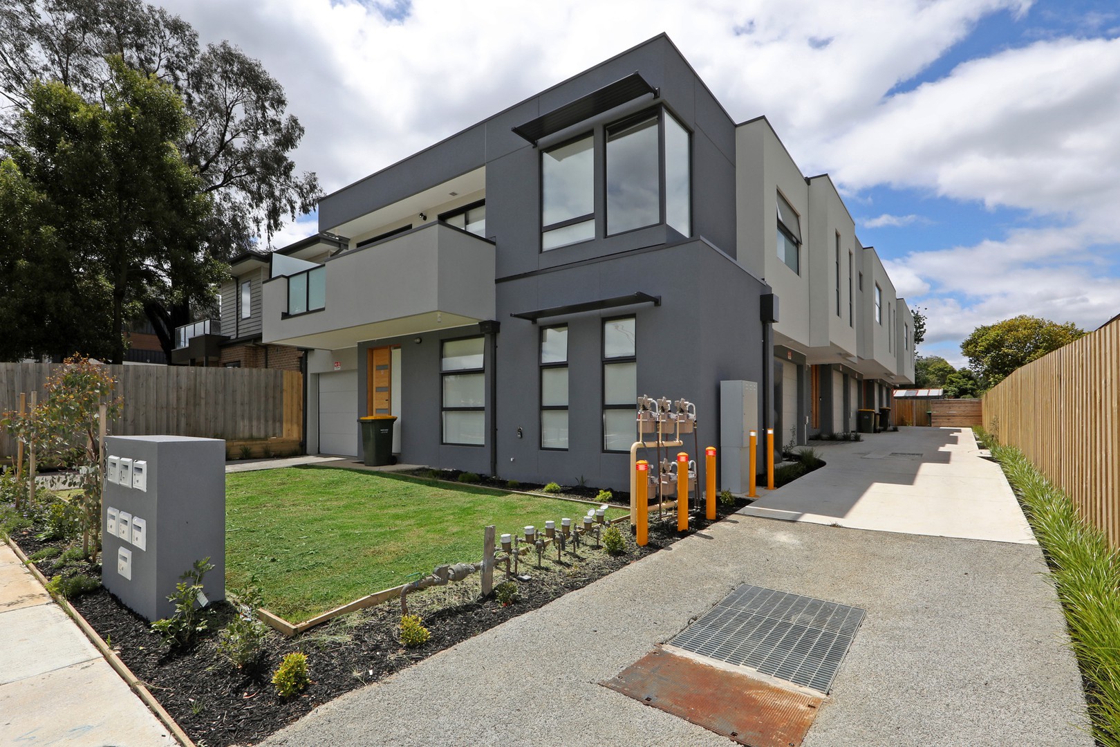 2/637 Stud Road, Scoresby, VIC 3179 - Leased