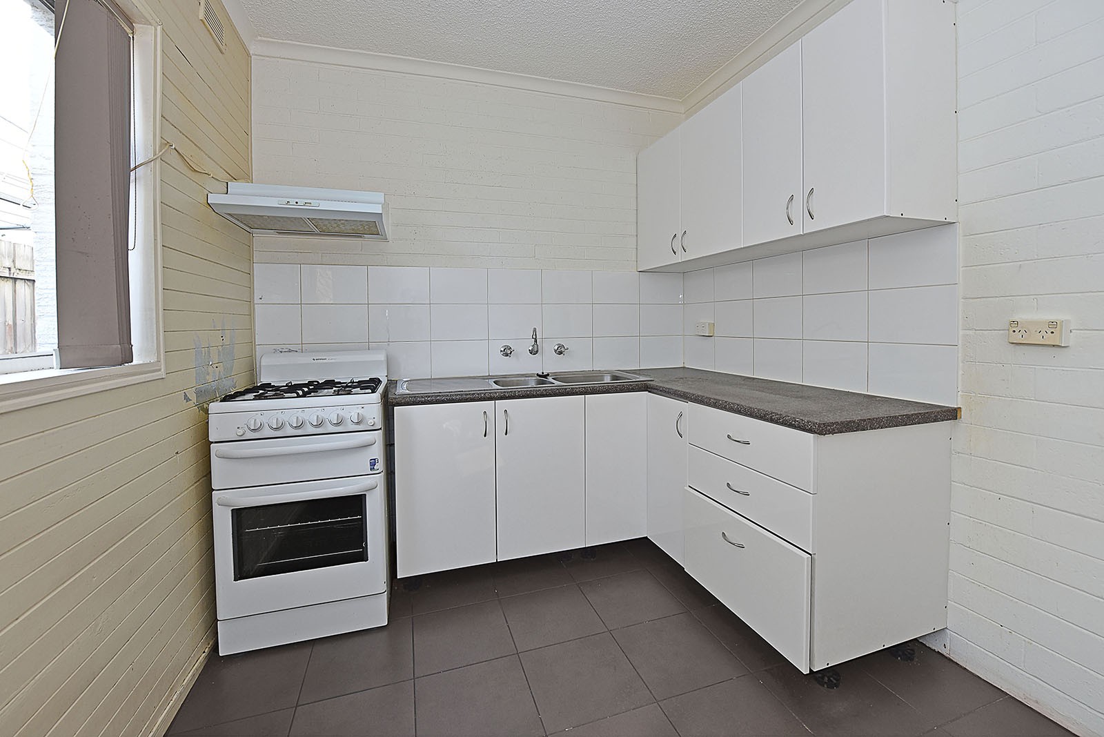 2/854 Pascoe Vale Rd, Glenroy, VIC 3046 - Leased