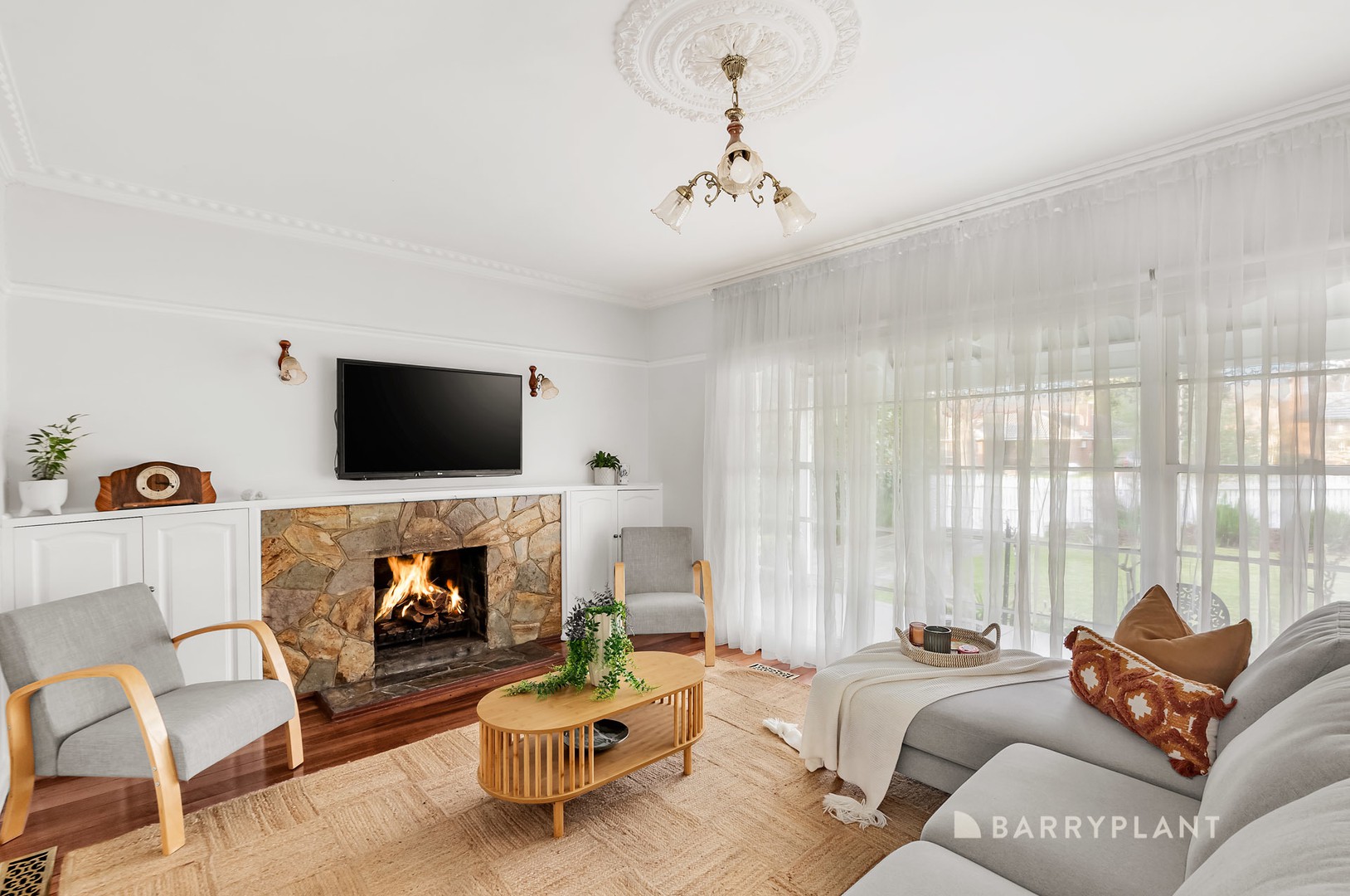 8 Hilltop Avenue, Macleod, VIC 3085 - Sold