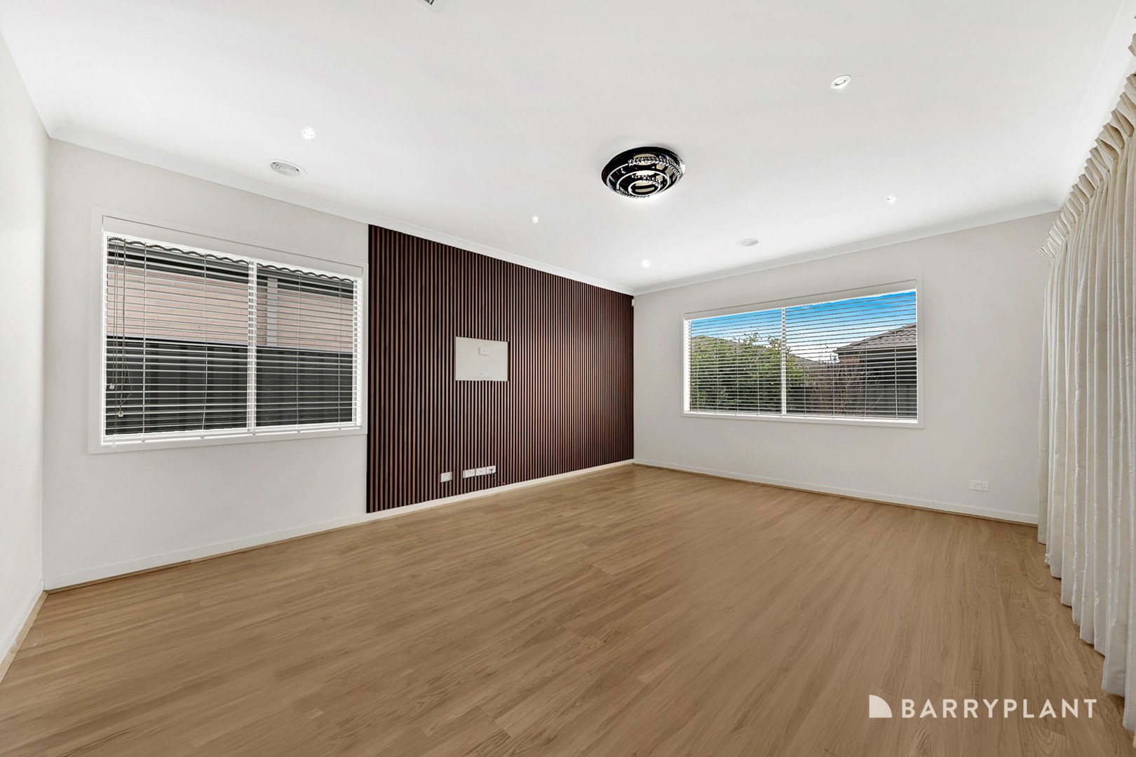 8 Strachan Rise, Mernda, VIC 3754 - Leased