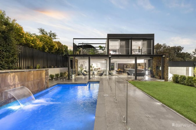 Eltham North’s “best listing” sets new price benchmark