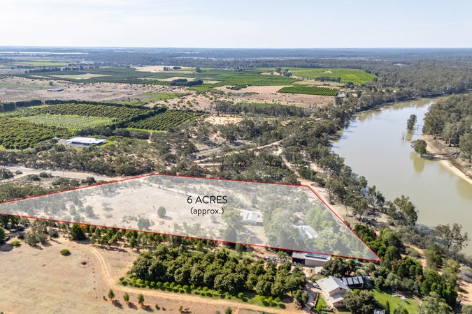 Charming Riverfront Retreat Offers a Country Escape in Colignan | Barry ...