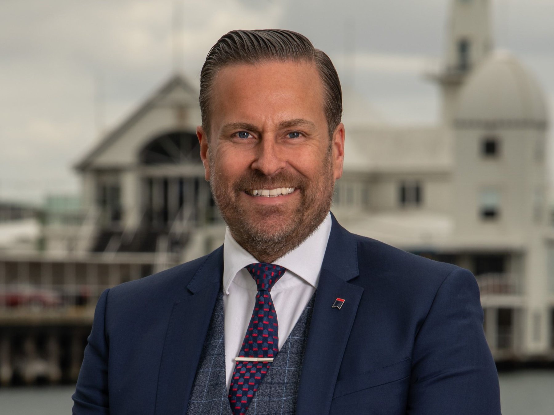 Stan Buzza / Sales Consultant, Auctioneer