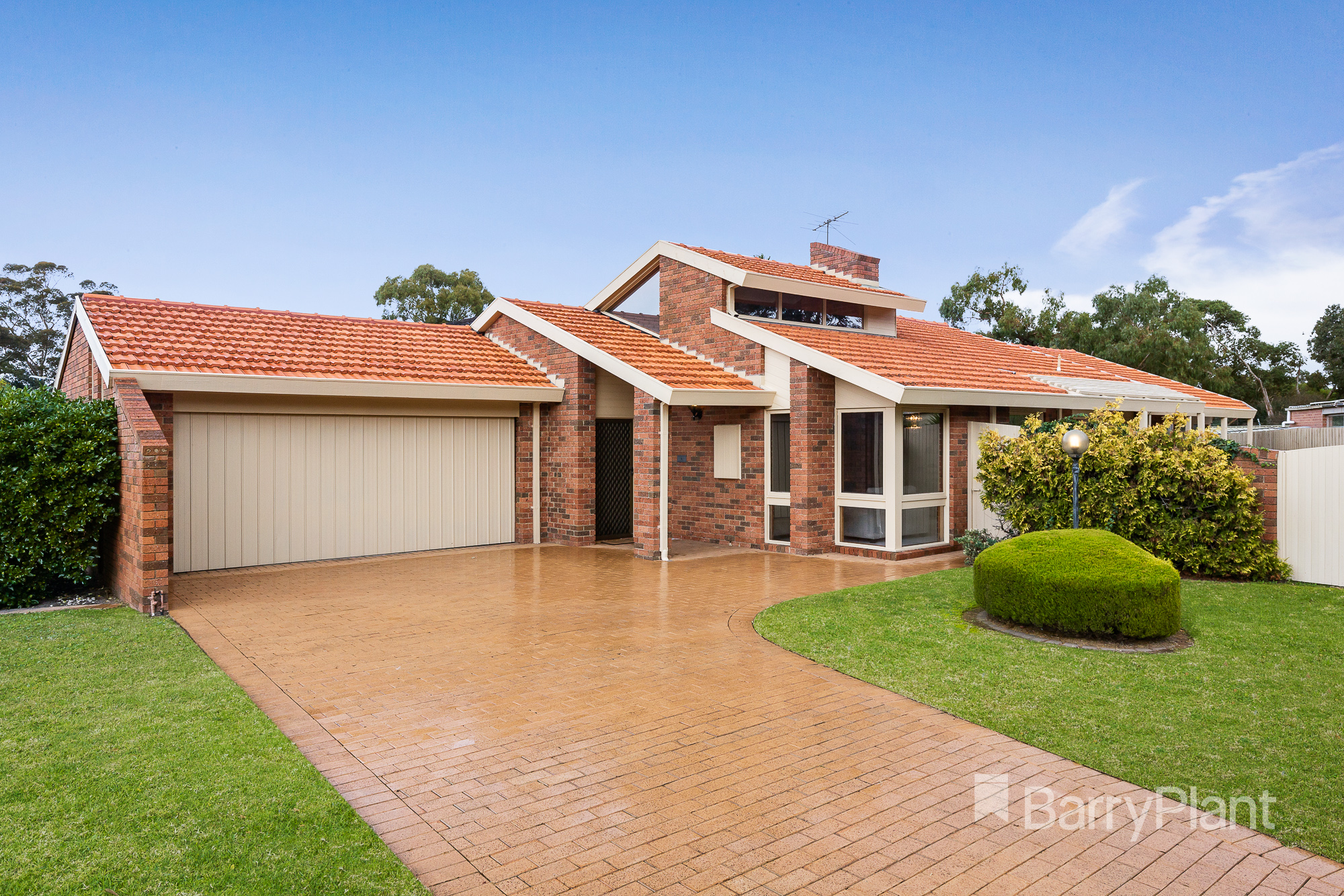 2 Hamlet Place, Dingley Village, VIC 3172 - Sold