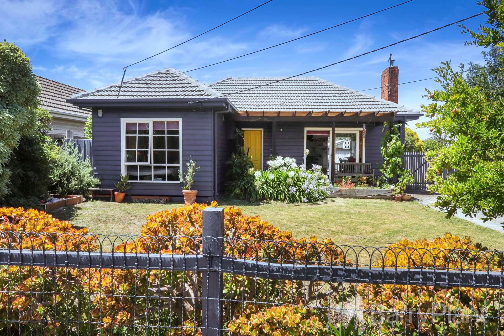 6 Hoad Street, Sunshine North, VIC 3020 - Sold