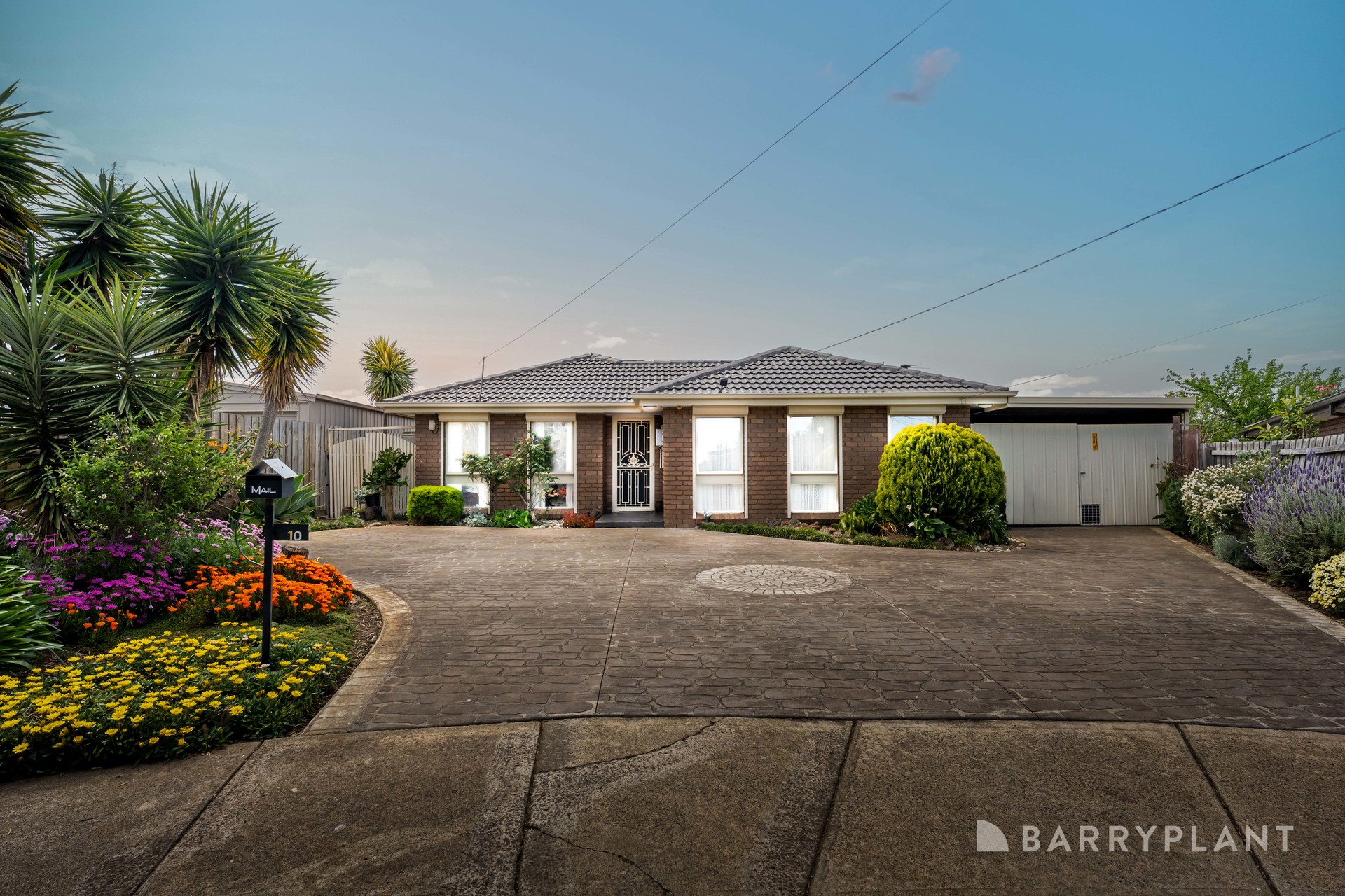 10 Newark Court, Albanvale, VIC 3021 - Sold