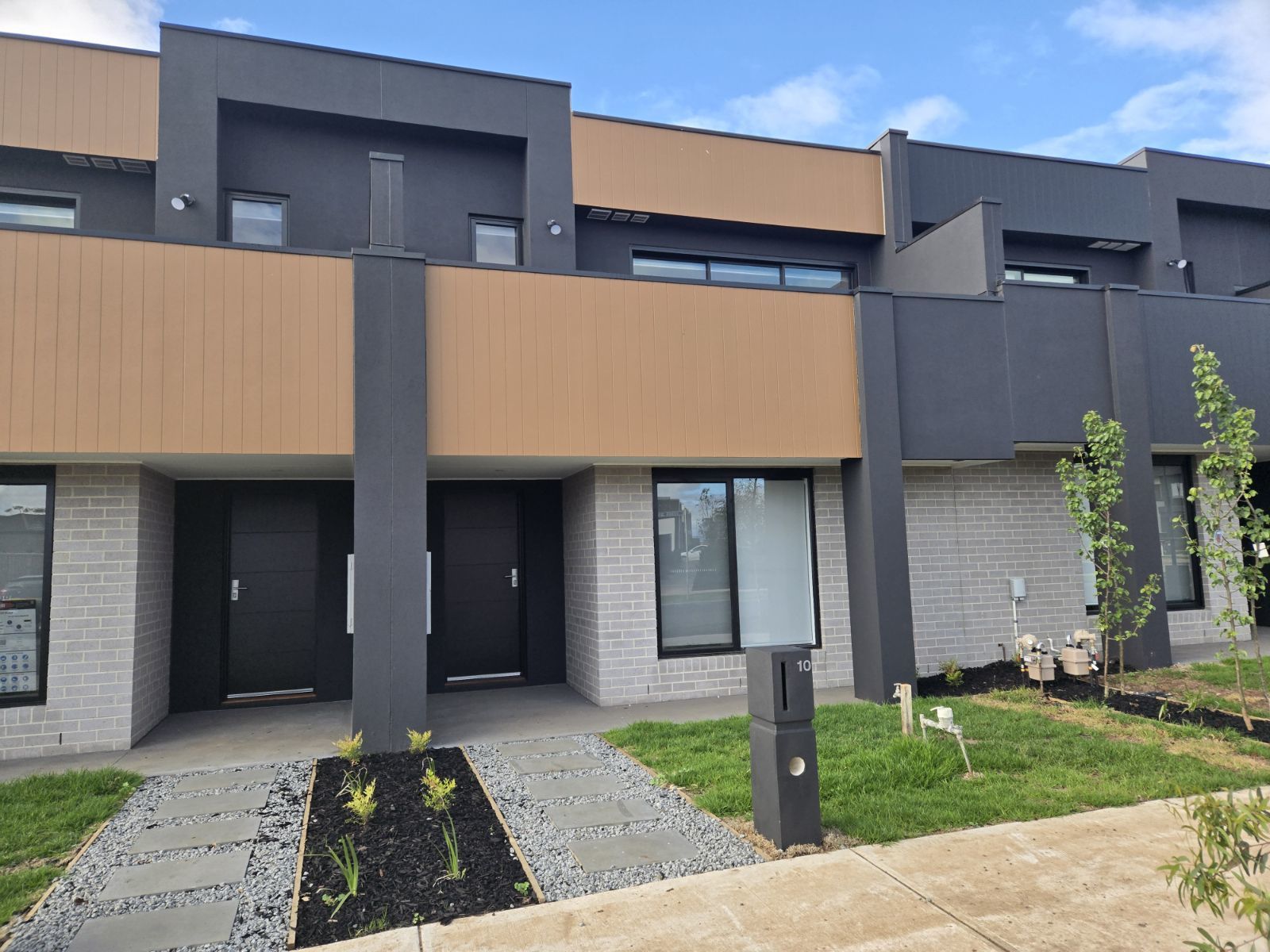 10 Strong View, Fraser Rise, VIC 3336 - Leased