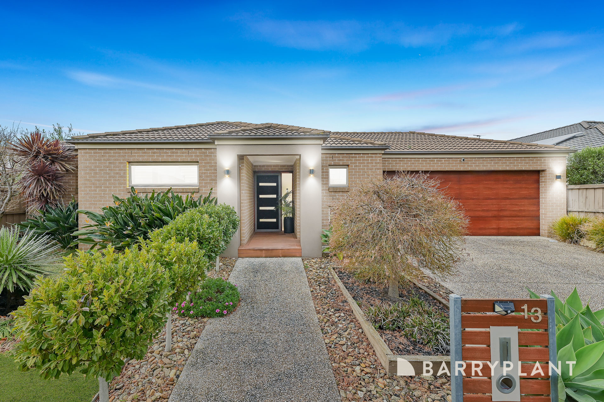 13 Oldis Court, Berwick, VIC 3806 - Sold