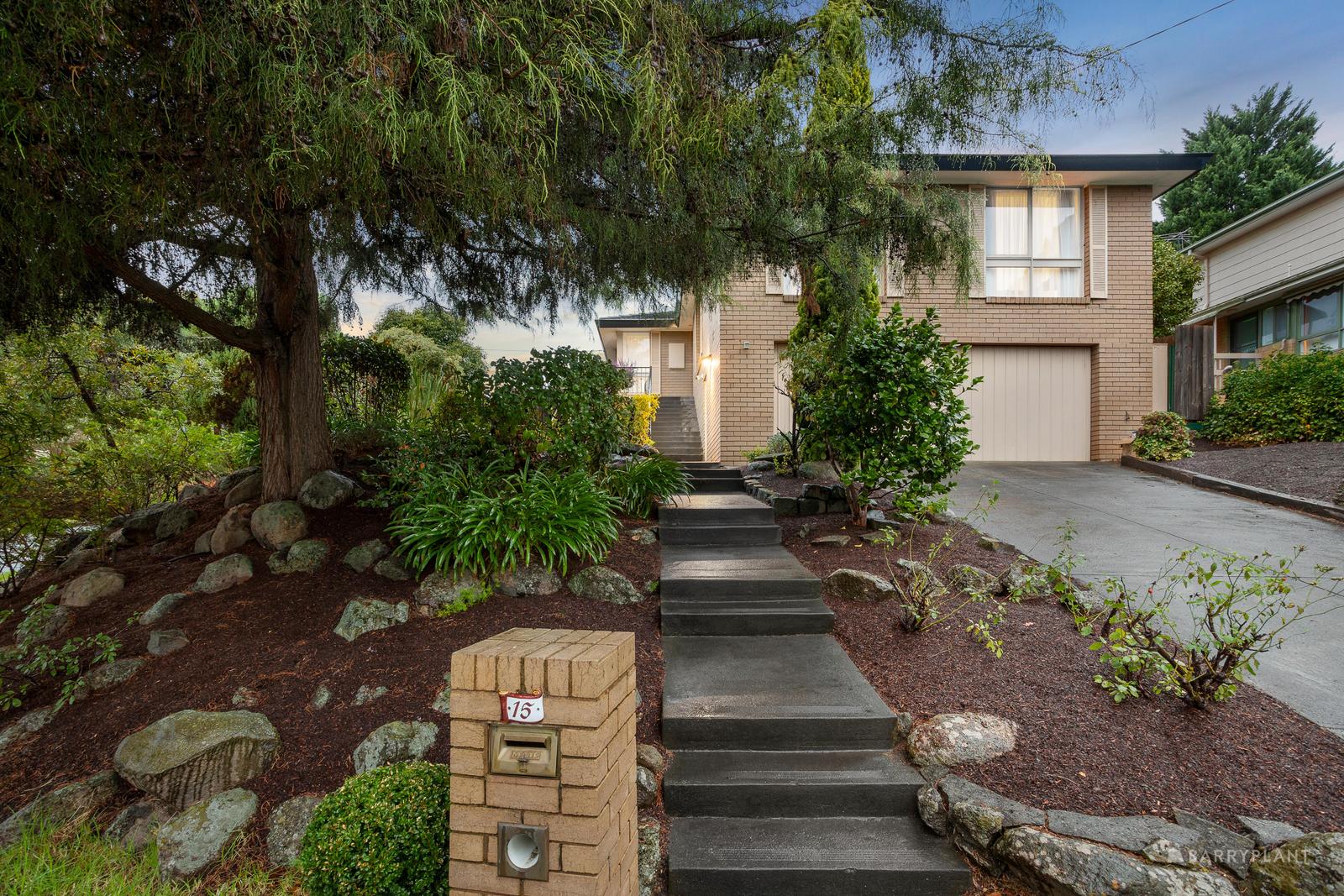 15 Saxon Street, Doncaster, VIC 3108 - Sold