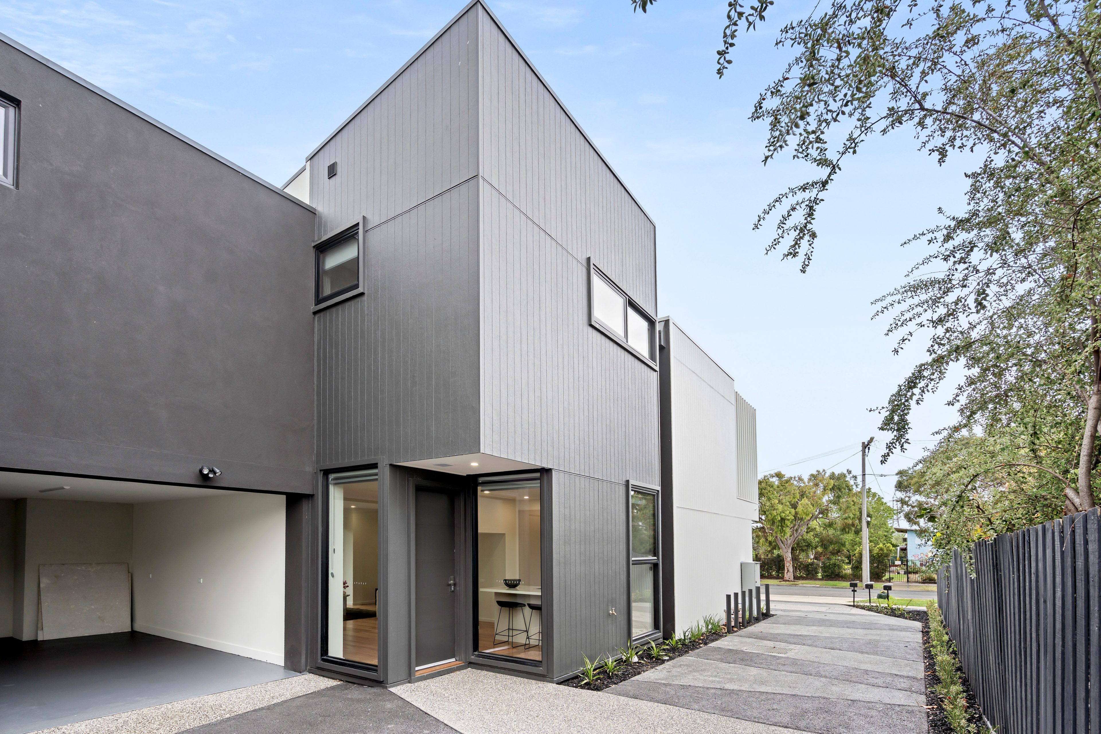 2/2a Warrs Road, Maribyrnong, VIC 3032 - Sold