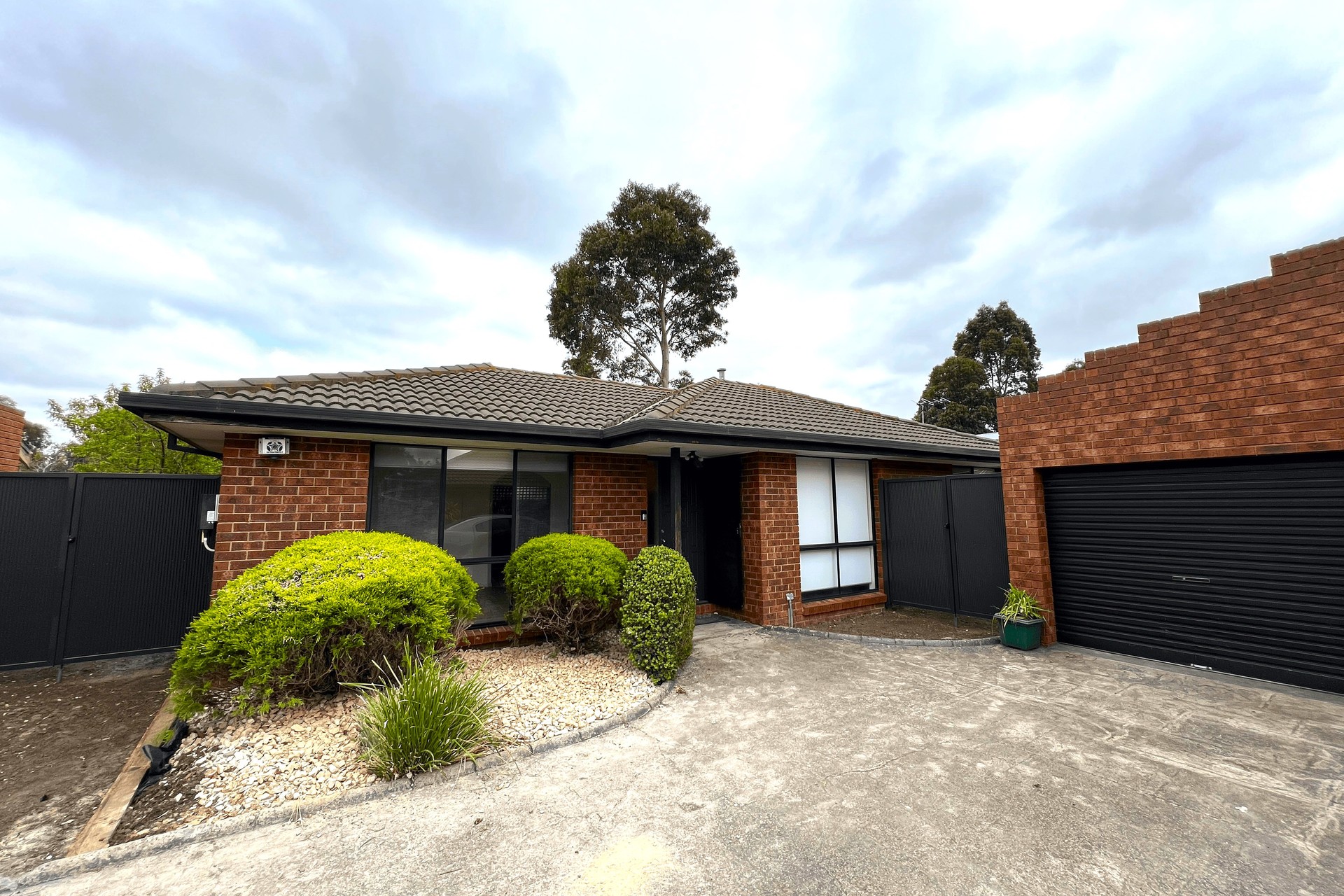 2/62 Dundee Way, Sydenham, VIC 3037 - Leased