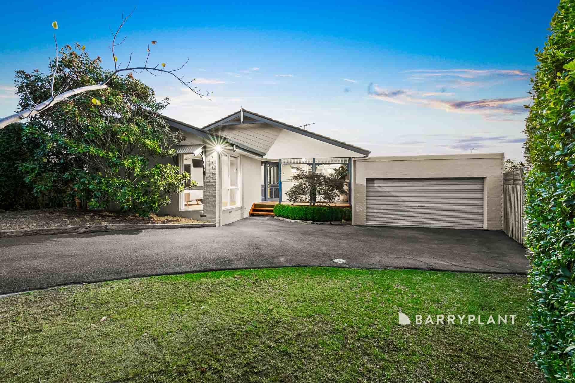 2 Glover Court, Berwick, VIC 3806 - Sold