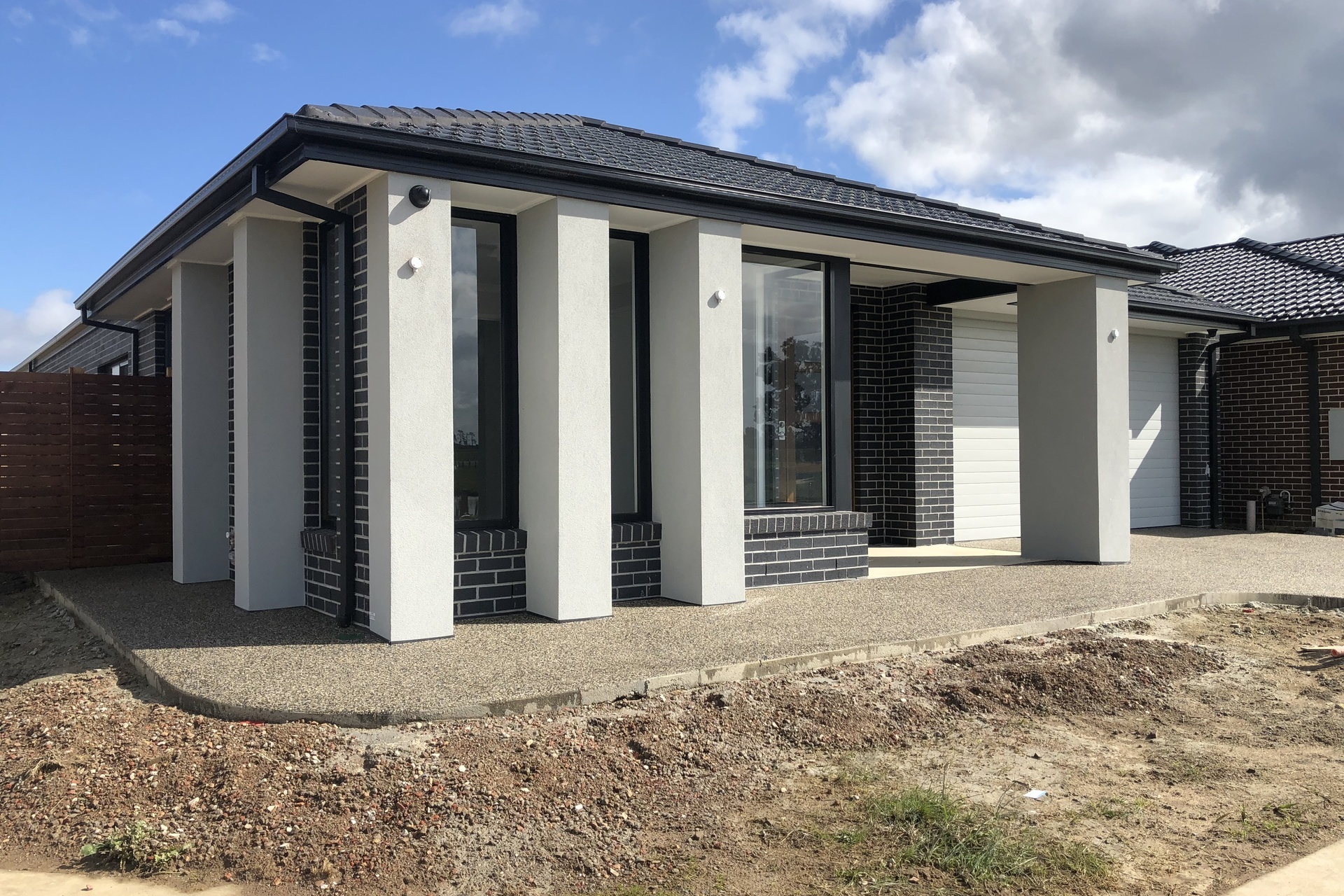 32 Appenzeller Drive, Clyde North, VIC 3978 - For Rent