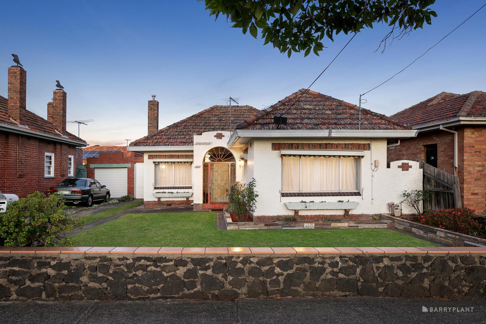 326 Victoria Road, Thornbury, VIC 3071 - Sold