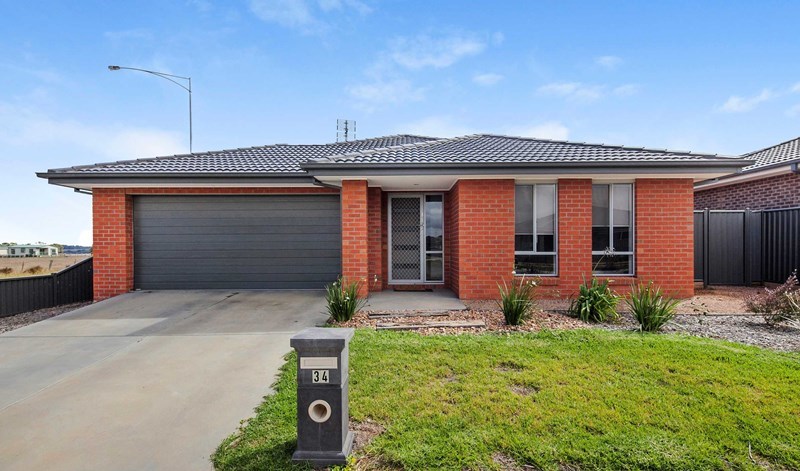 34 Craven Street, Lucas, VIC 3350 - For Rent