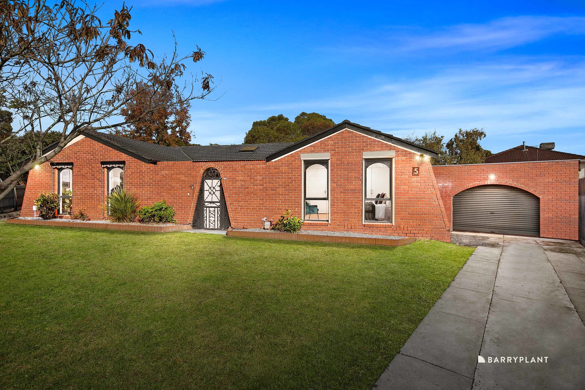 5 Hogan Place, Mill Park, VIC 3082 - Sold