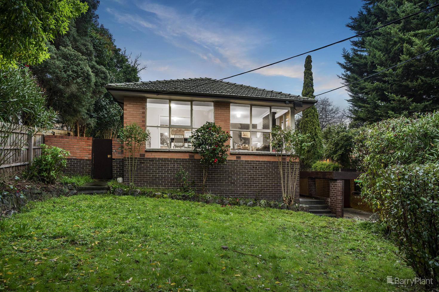 6 Maple Court, Doncaster, VIC 3108 - Sold