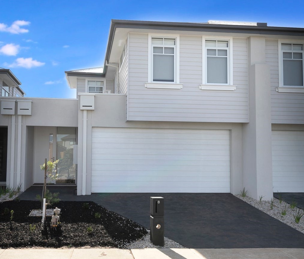 8 Fairmont Crescent, Fraser Rise, VIC 3336 - Leased