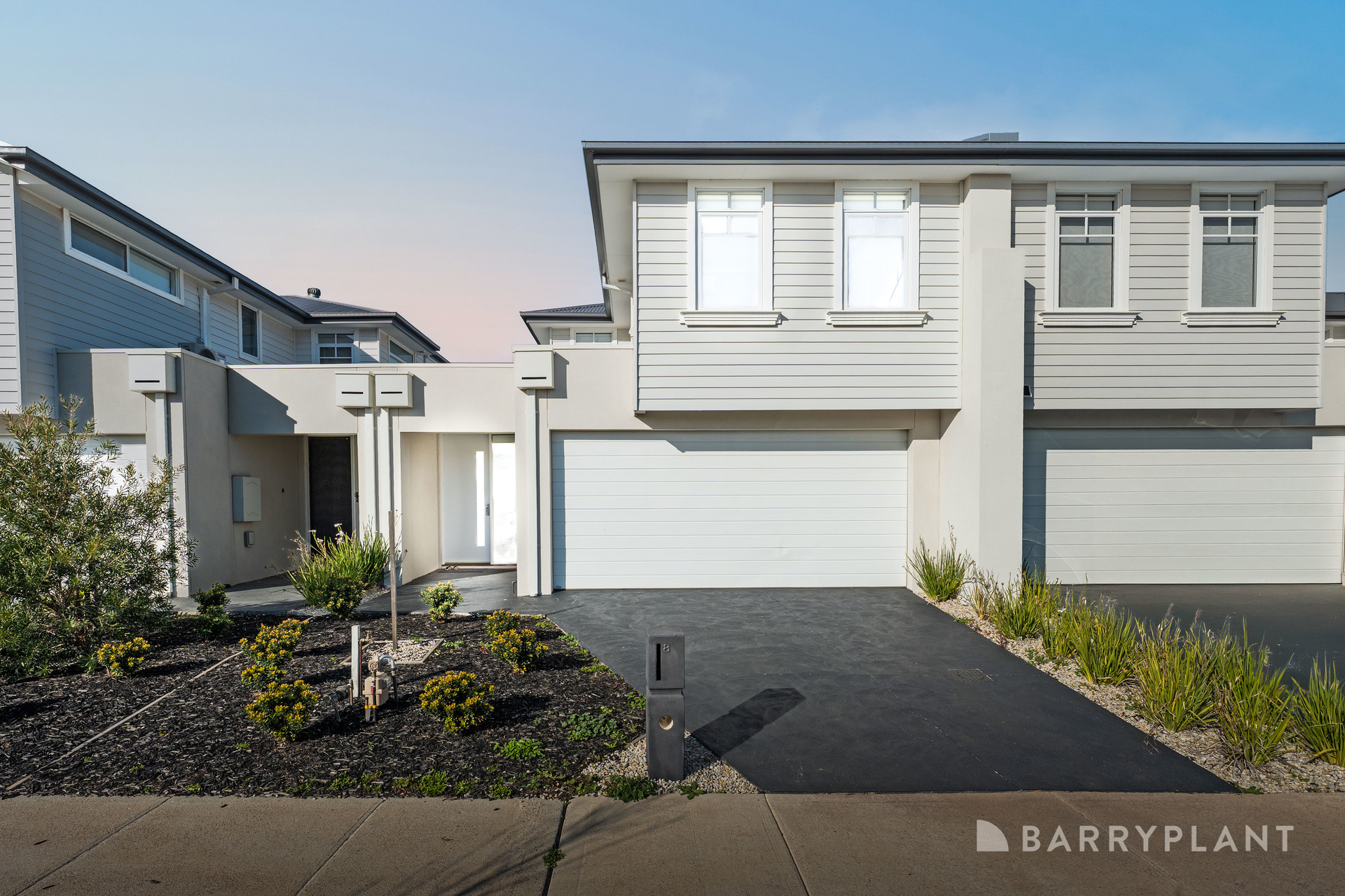 8 Fairmont Crescent, Fraser Rise, VIC 3336 - For Sale