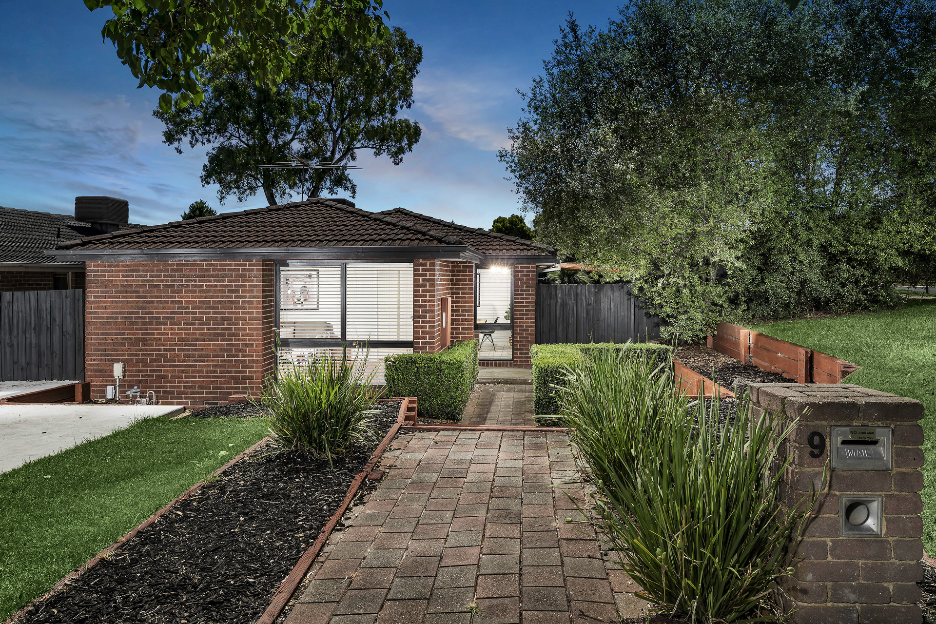 9 Landy Close, Mill Park, VIC 3082 - Sold